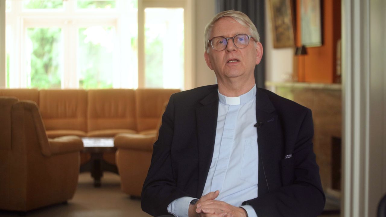 Video: Pastoor Kanke 40 jaar priester: 'De paus herkende mij' - VML Nieuws